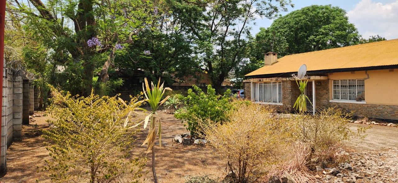 🏰 TROPHY PROPERTY ALERT! Versatile 3-Bedroom House in Prime Rhodes Park ...
